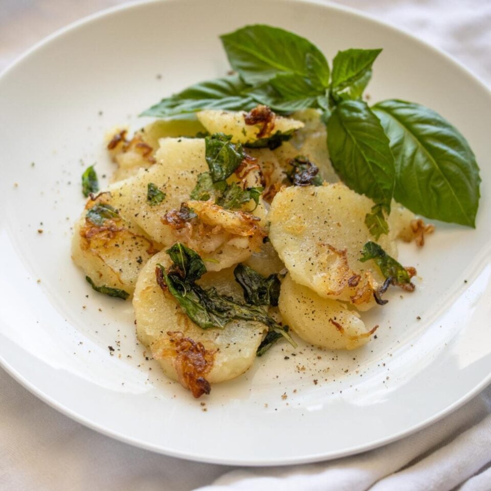 Potatoes with Basil - The Easy Side Dish | Giangi's Kitchen