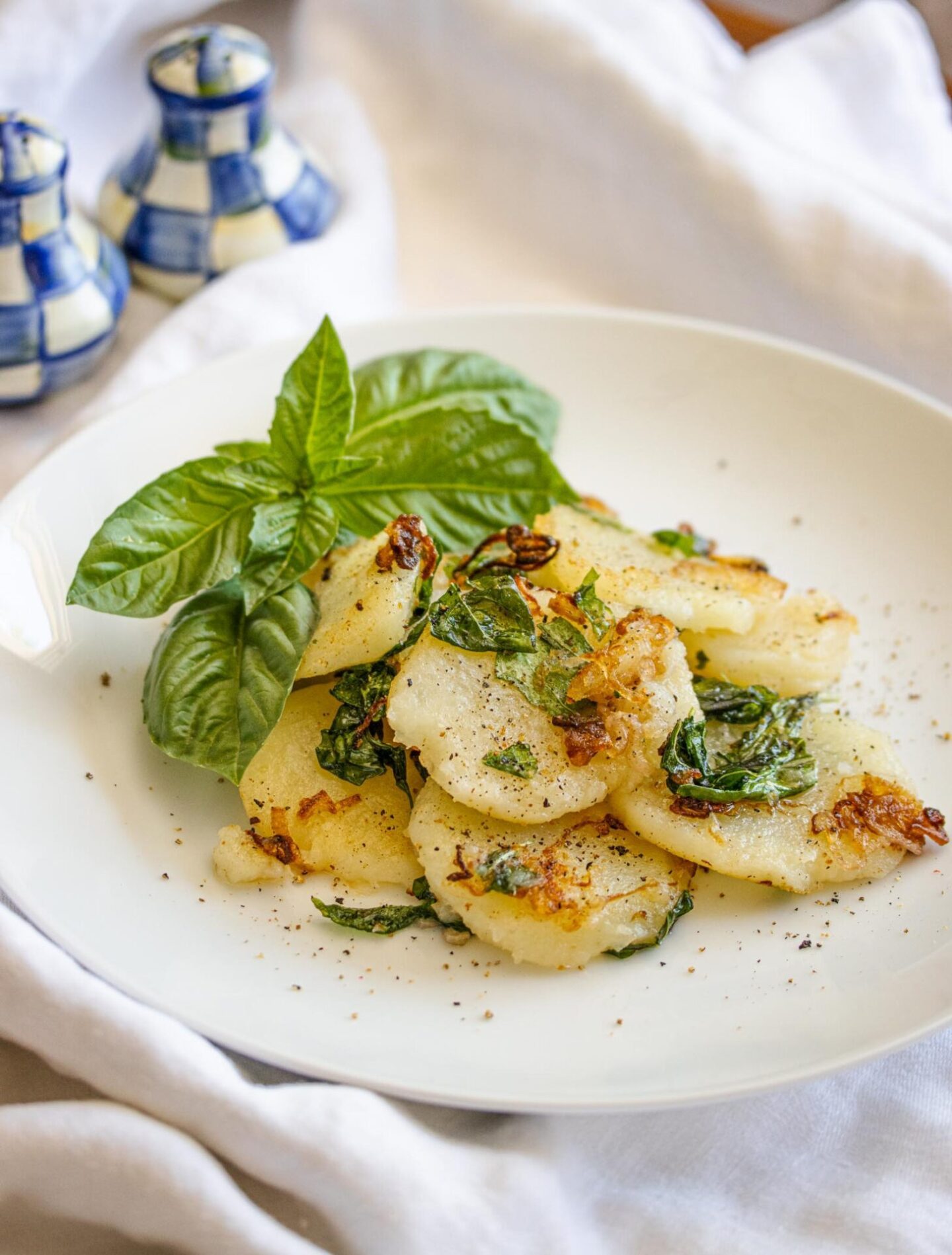Potatoes with Basil - The Easy Side Dish | Giangi's Kitchen